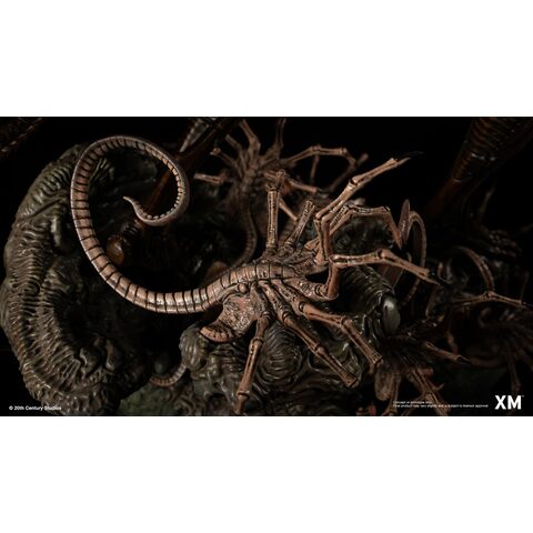 Gifts Greetings XM Studios Alien Hive-Warrior - Brown Variant Supreme Scale